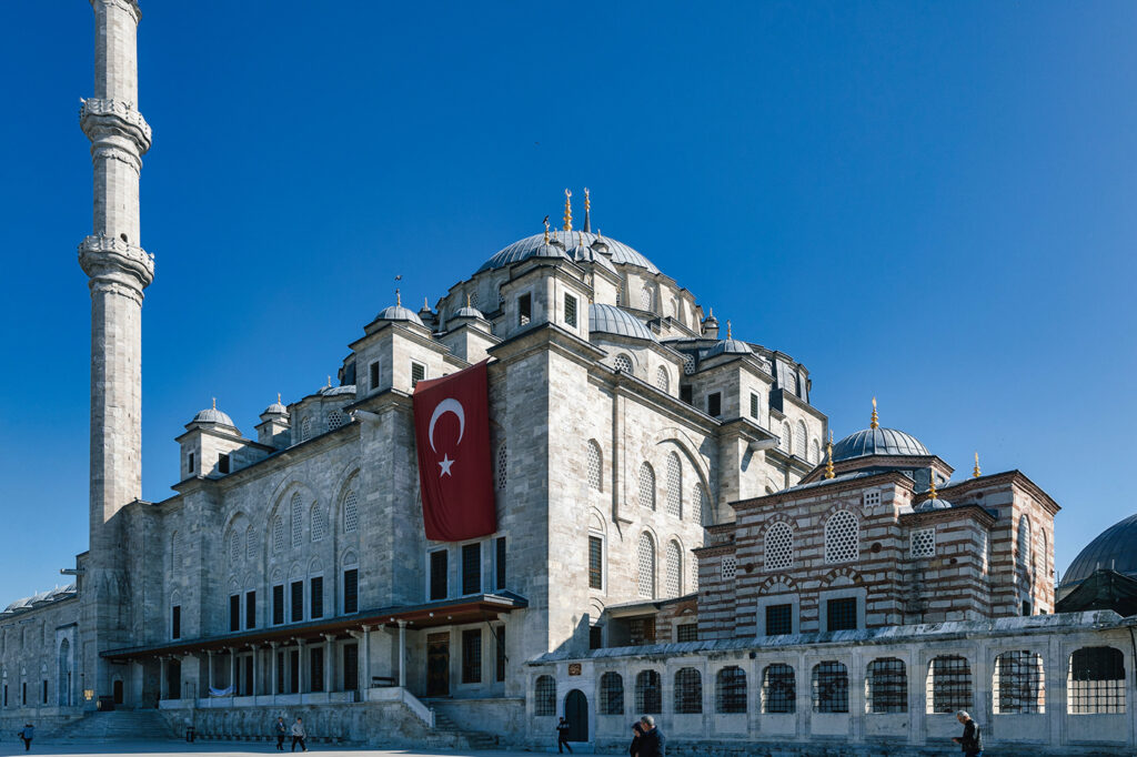 Fatih Mosque Guide: Architecture, History l Teknevia
